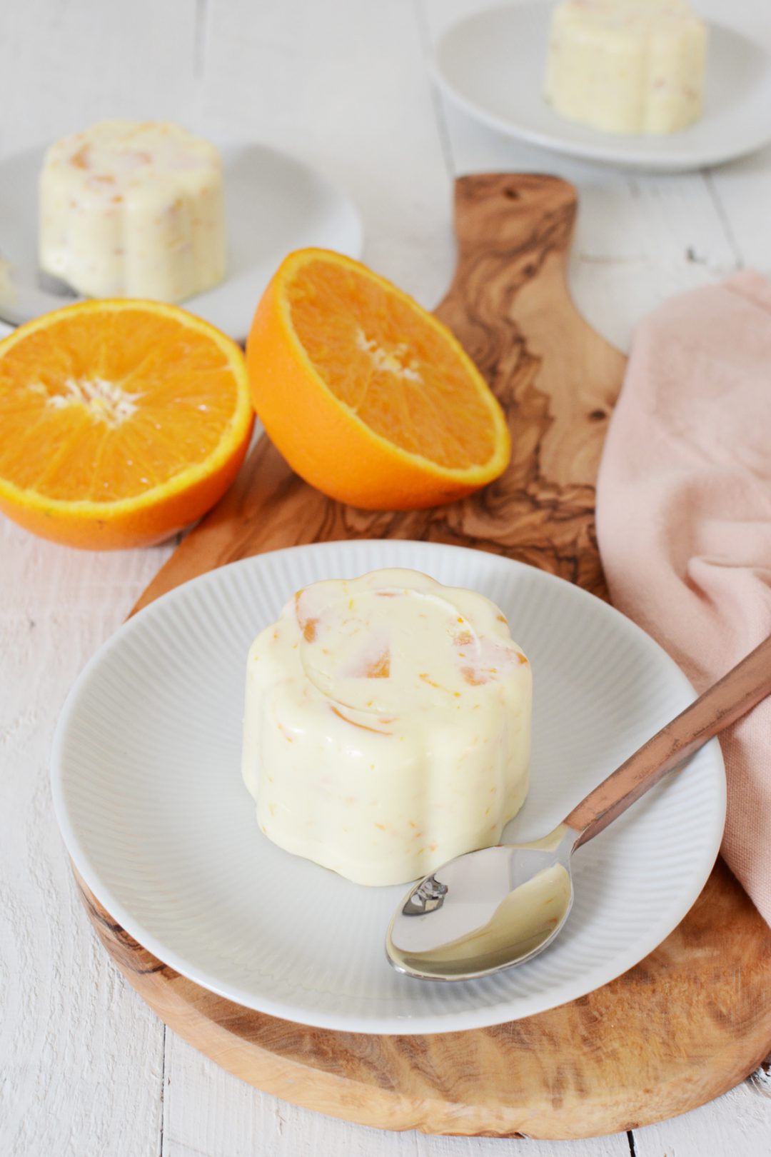 Sinaasappelbavarois met stukjes perzik | Lekker toetje